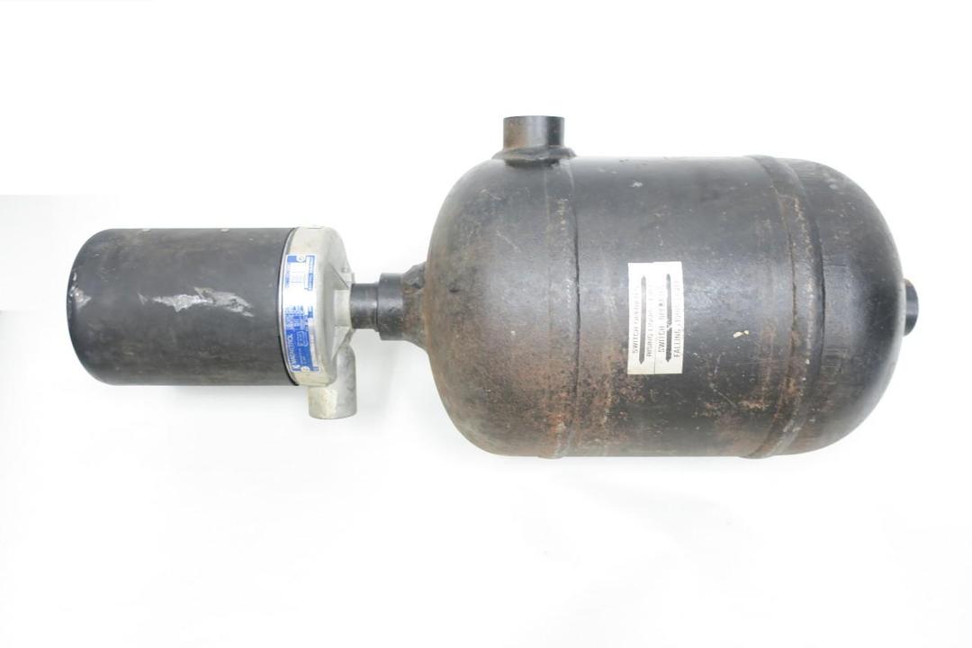 MAGNETROL F75-1B20-CAH SEALED EXTERNAL CAGE LIQUID LEVEL SWITCH 120/240V-AC